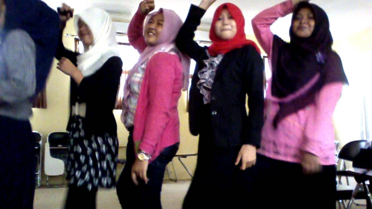 R2 N3 Ayo Goyang Dumang :D - YouTube