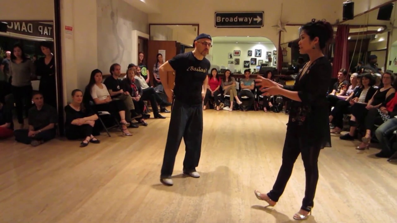 Tango Lesson: The Back Boleo - YouTube