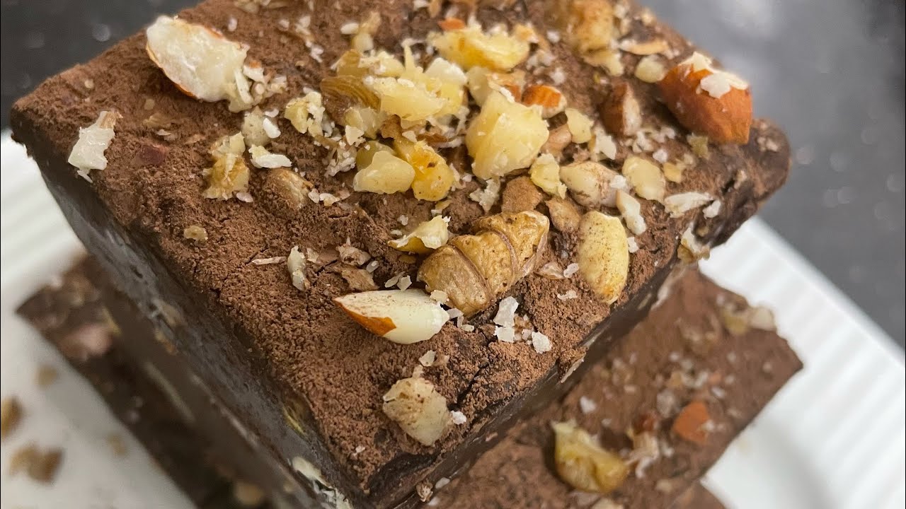 Easiest Mixed Nut Chocolate Fudge Recipe | Eggless No-Bake Chocolate ...
