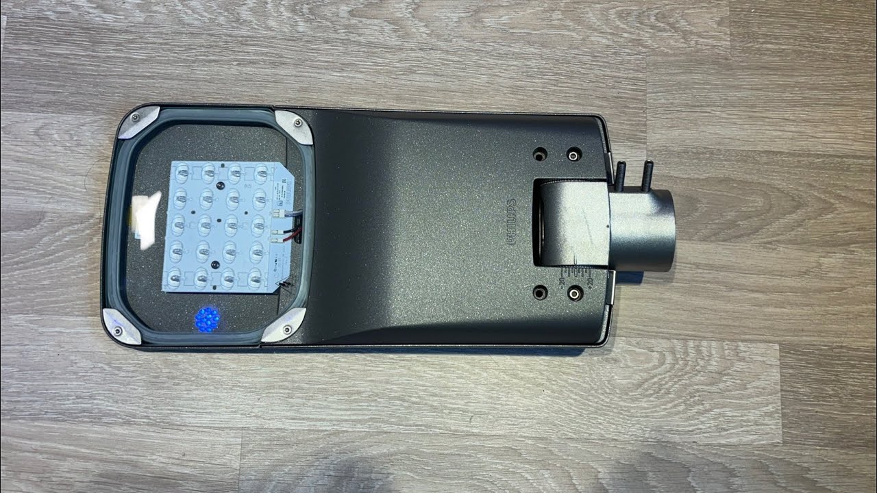 Oprawa uliczna Philips BGP 391 LumiStreet Pro gen 2 - YouTube