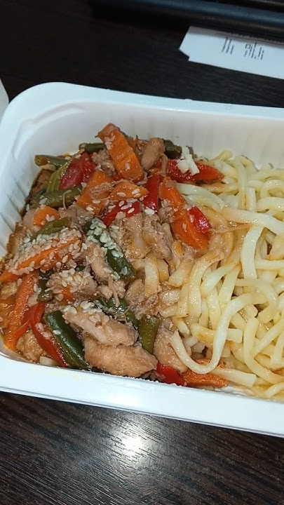 Лапша с курицей и овощами в соусе хойсин - YouTube