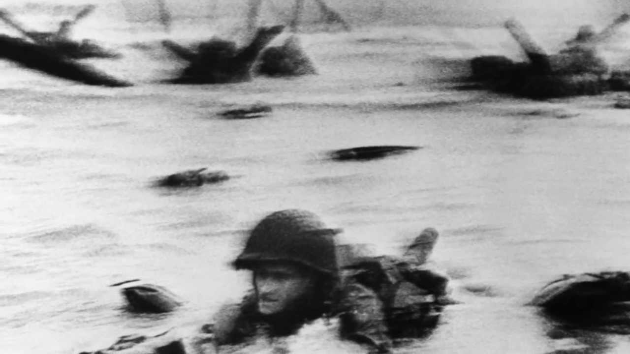 Robert Capa - YouTube