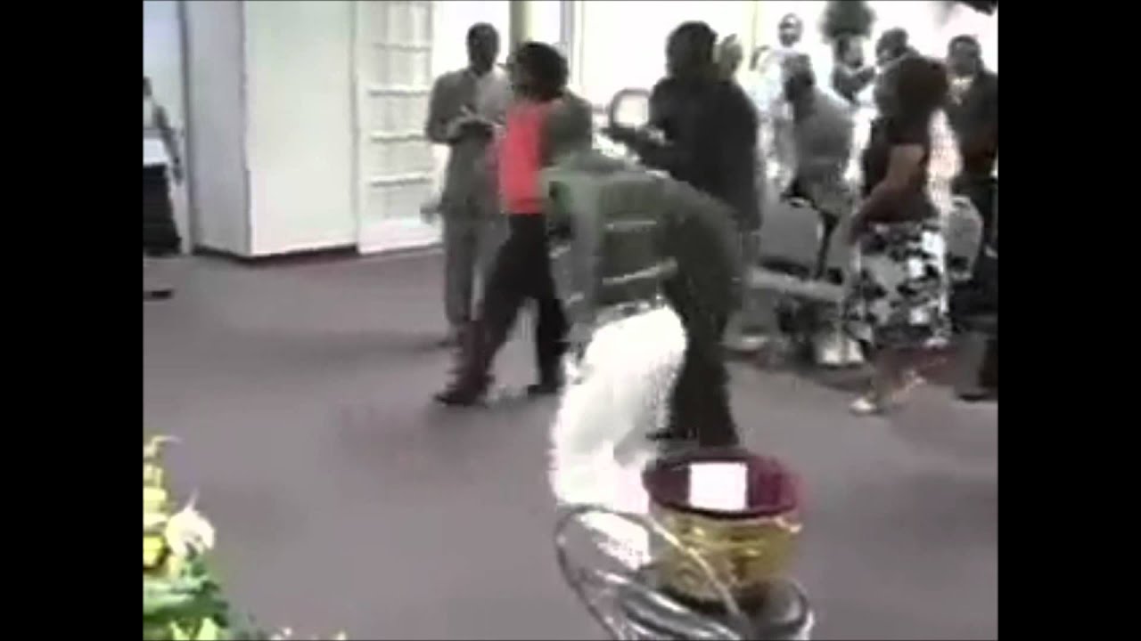 MAN IN CHURCH DANCES PAYING TITHES (NEEDABEATZ MIX).wmv - YouTube