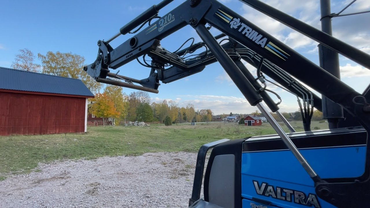 Köp Traktor Valtra 600 med frontlastare på Klaravik - YouTube