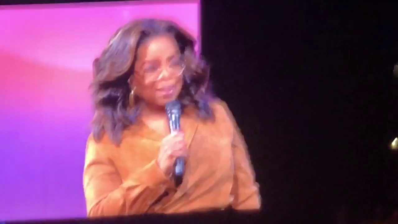 Oprah comes on stage for her 2020 Vision: Your Life in Focus Tour ...
