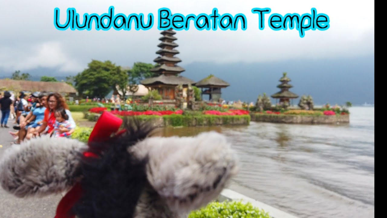 Singaraja-Lovina bus tour, part 3 Ulundanu Beratan Temple - YouTube