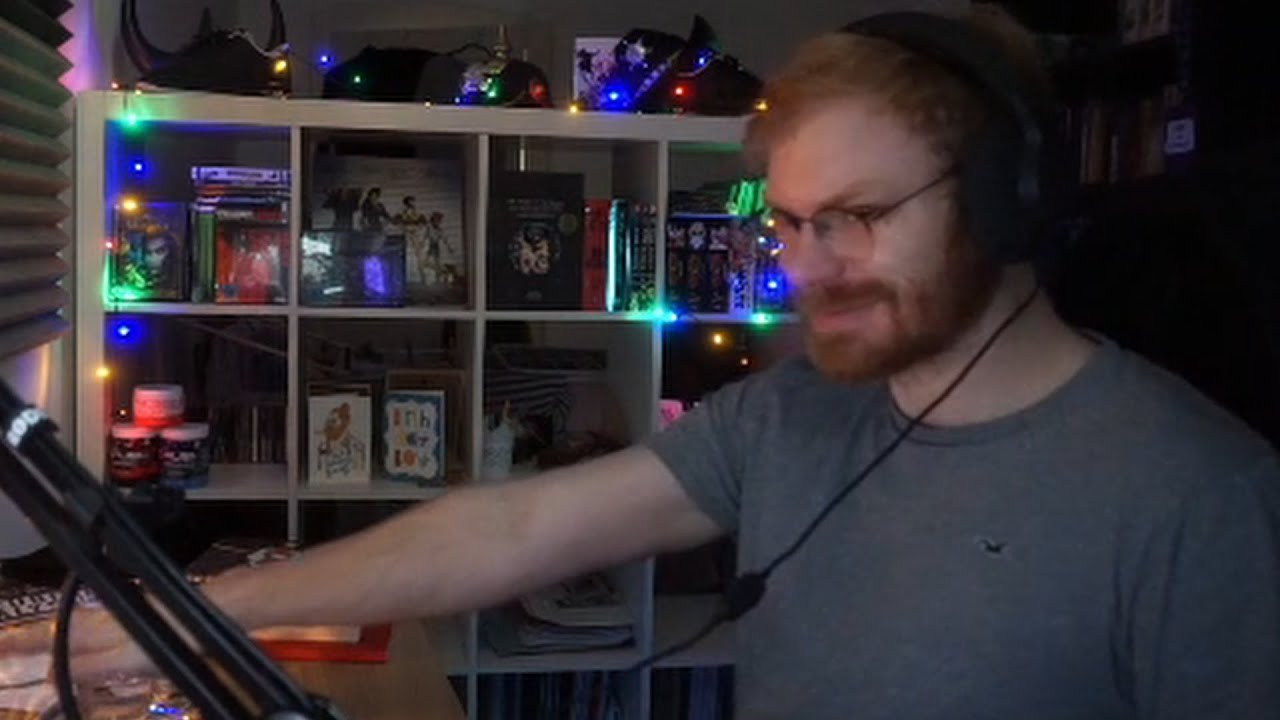 German Streamer Struggles To Do Arm Stretches - YouTube