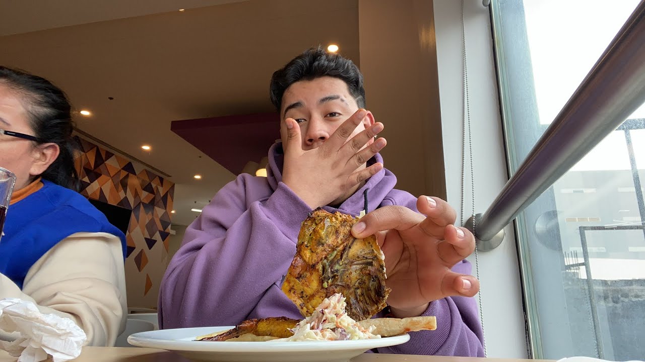 Comiendo pollo loco por primera vez😍 - YouTube