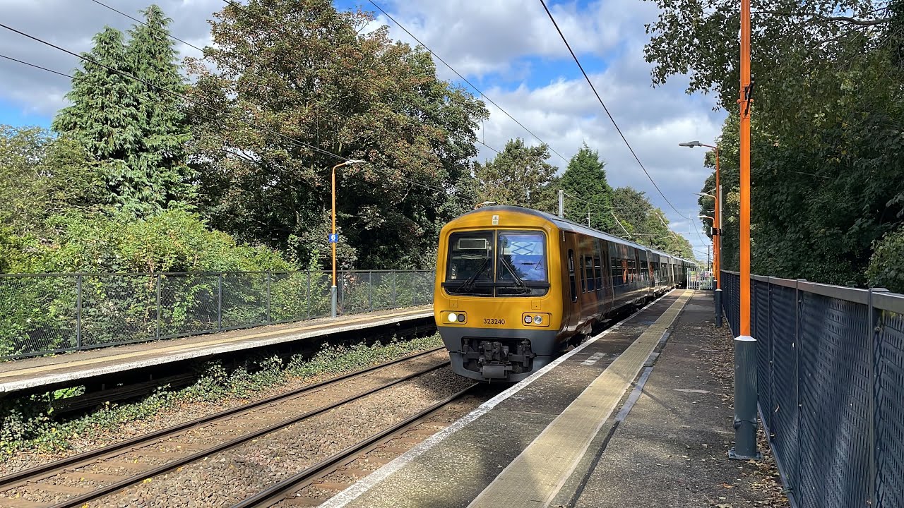 Final Day of WMR Class 323 - YouTube