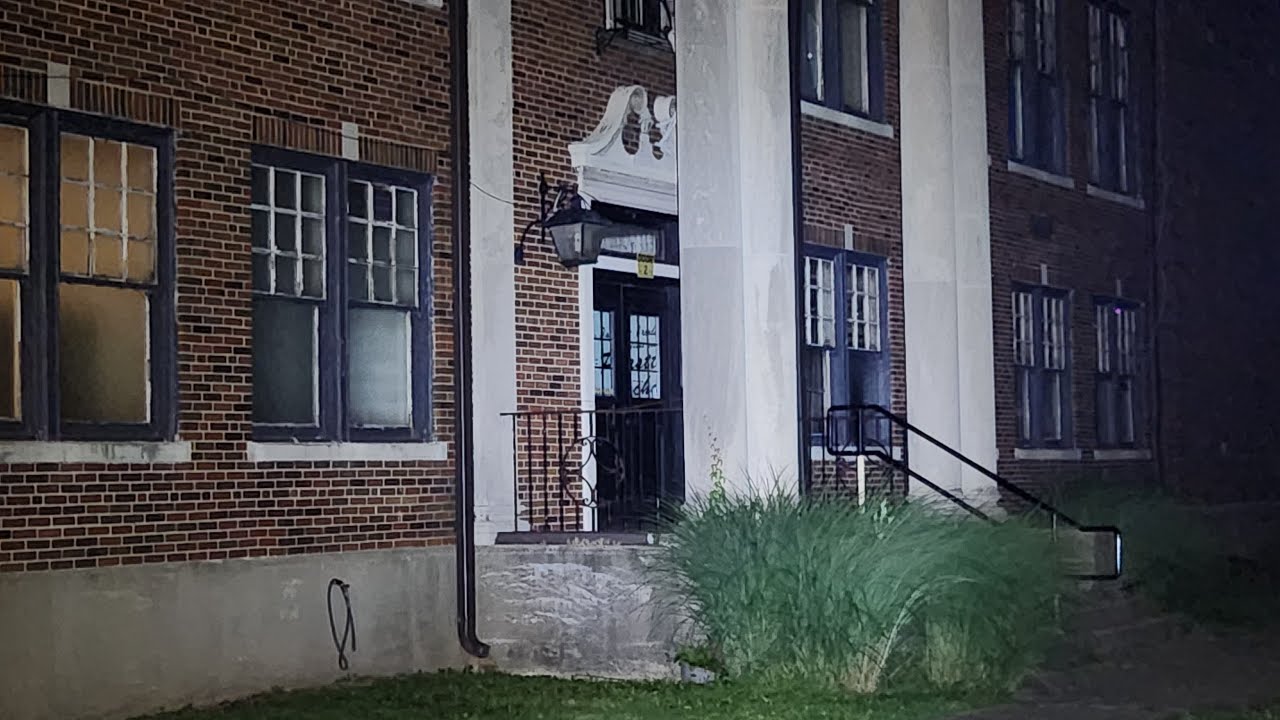 TERRIFYING HAUNTED SCHOOL - LIVE STREAM - Poasttown School - YouTube