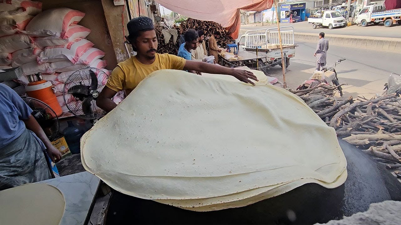 Big Size Manda ROTI Making - FIRE WOOD BREAD | Street Food Roll ...
