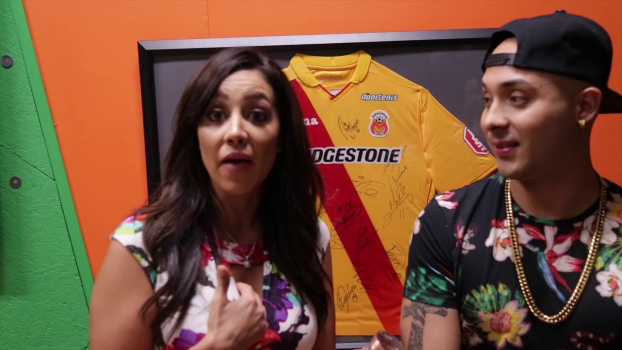 OSMAR ESCOMAR and Andrea Calle talk about his new single UNA PENA - YouTube