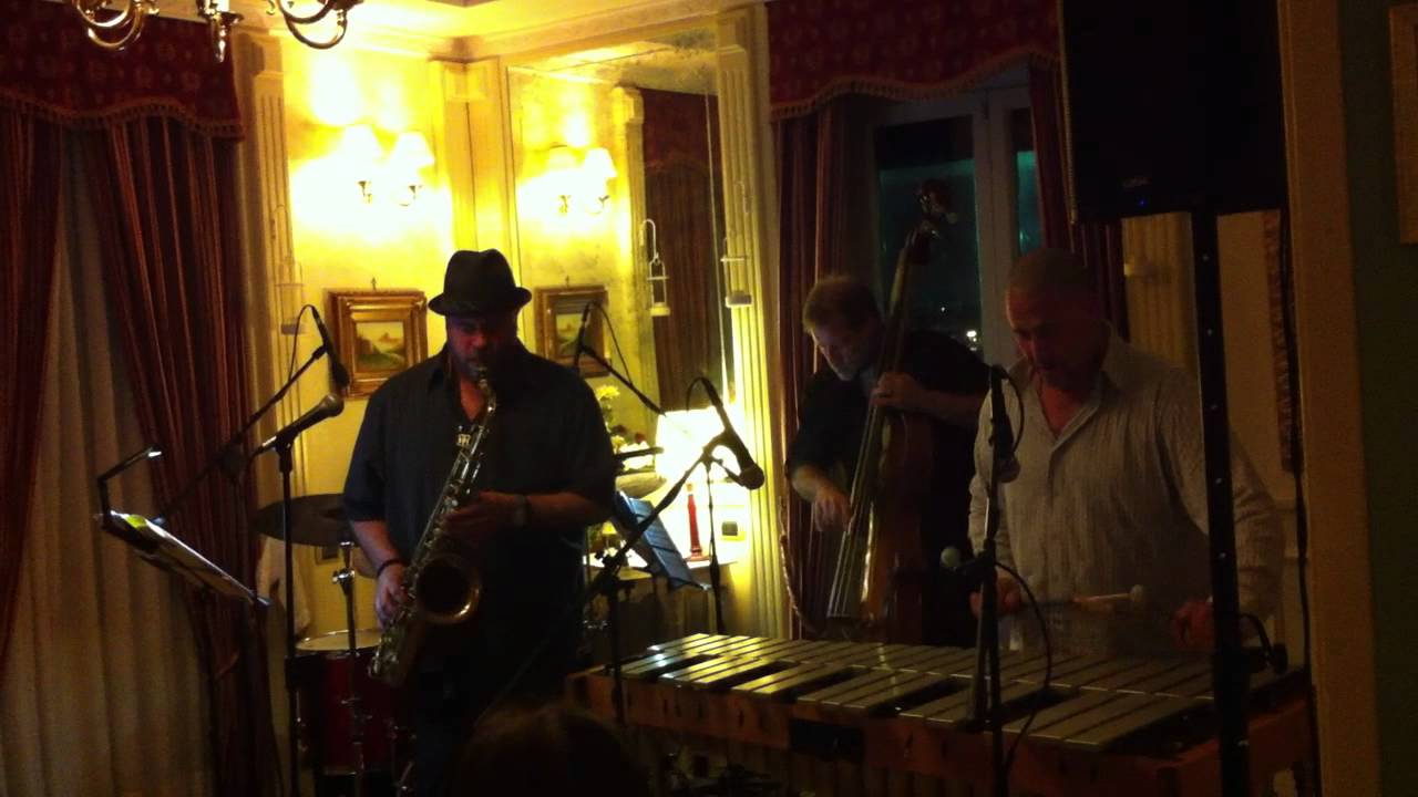 MARK SHERMAN QUARTET GUEST BOB FRANCESCHINI - YouTube