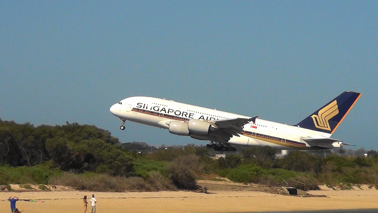 Extreme Strong Wind Compilation - A380,A340,B747,B777,B767,B737,A330 ...