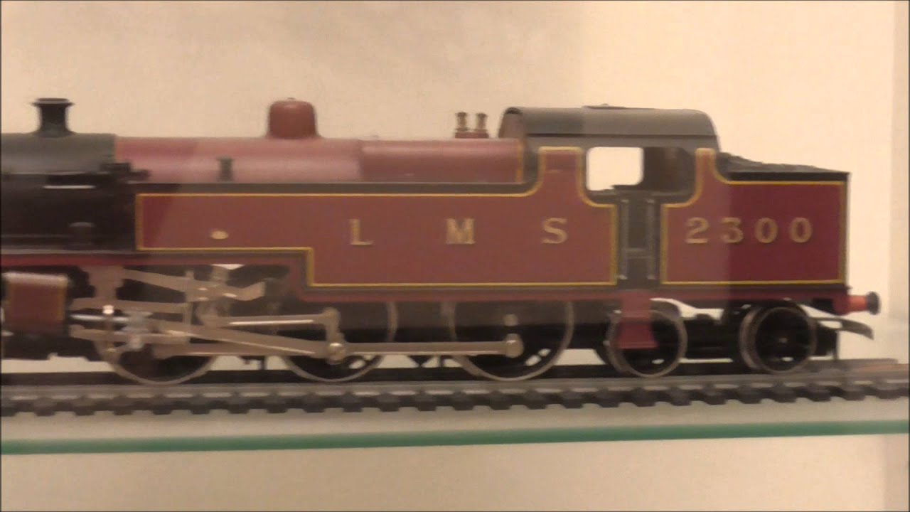 Display Cabinet Assorted Locos OO Gauge Train Track - YouTube
