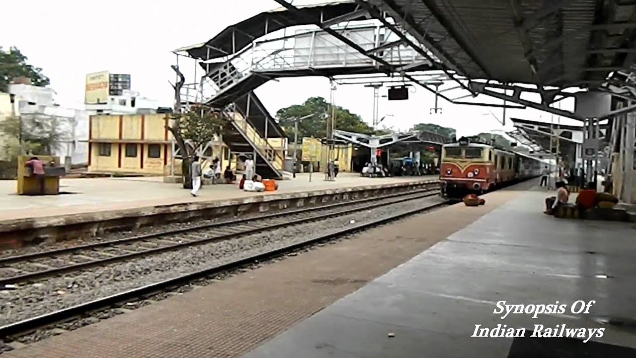 12409 Raigarh Nizamuddin Gondwana Express Cruising at BPHB - YouTube