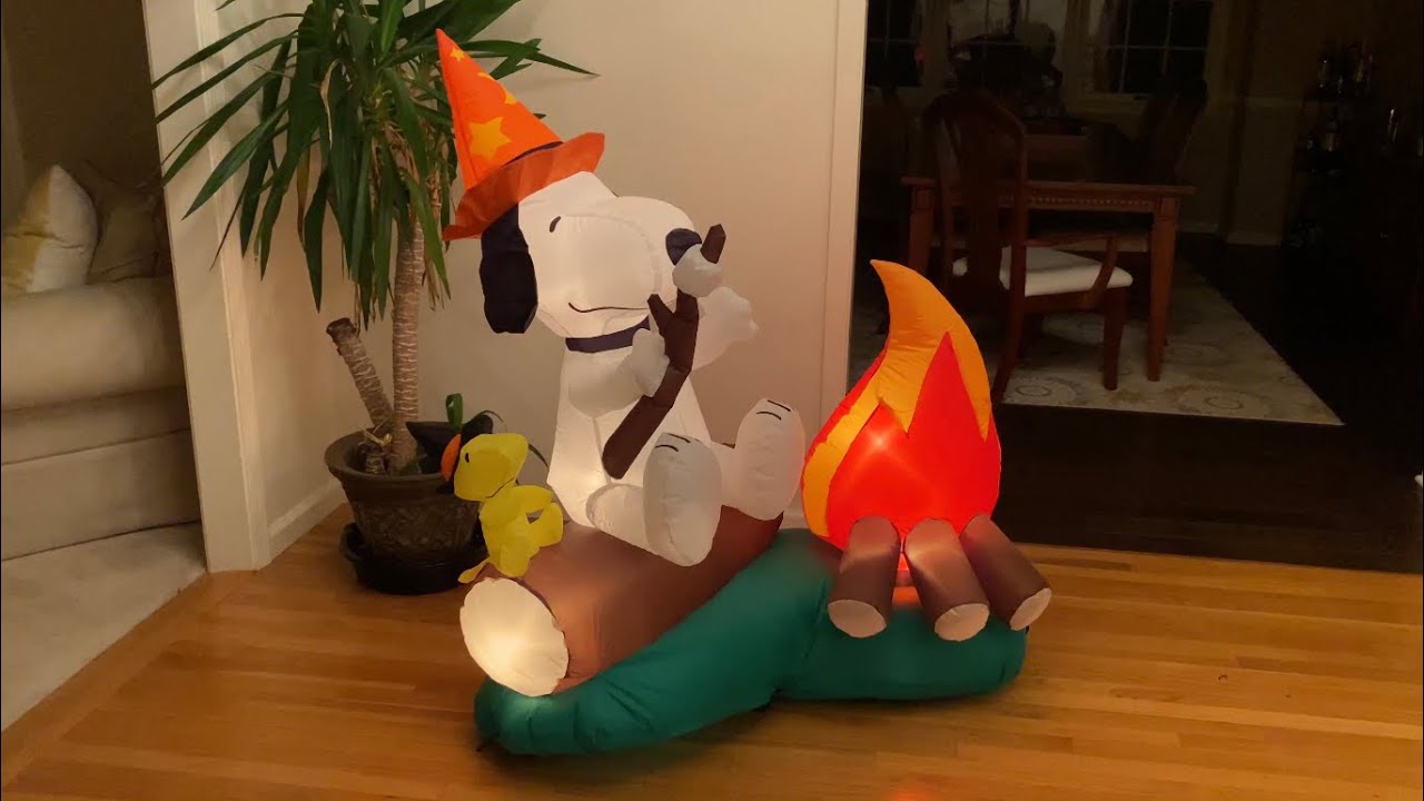 Peanuts 4.5ft Gemmy Halloween Inflatable Snoopy Campfire Scene ...