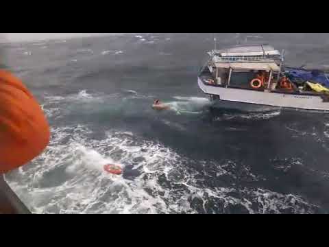 Okhi cyclone man fall from the ship due to high tides - YouTube