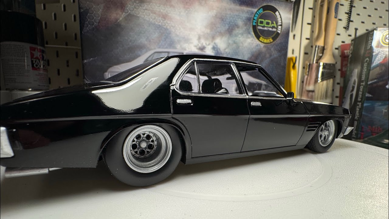 Painting a 1/24 scale DDA HQ Holden model kit with Tamiya TS spray cans ...