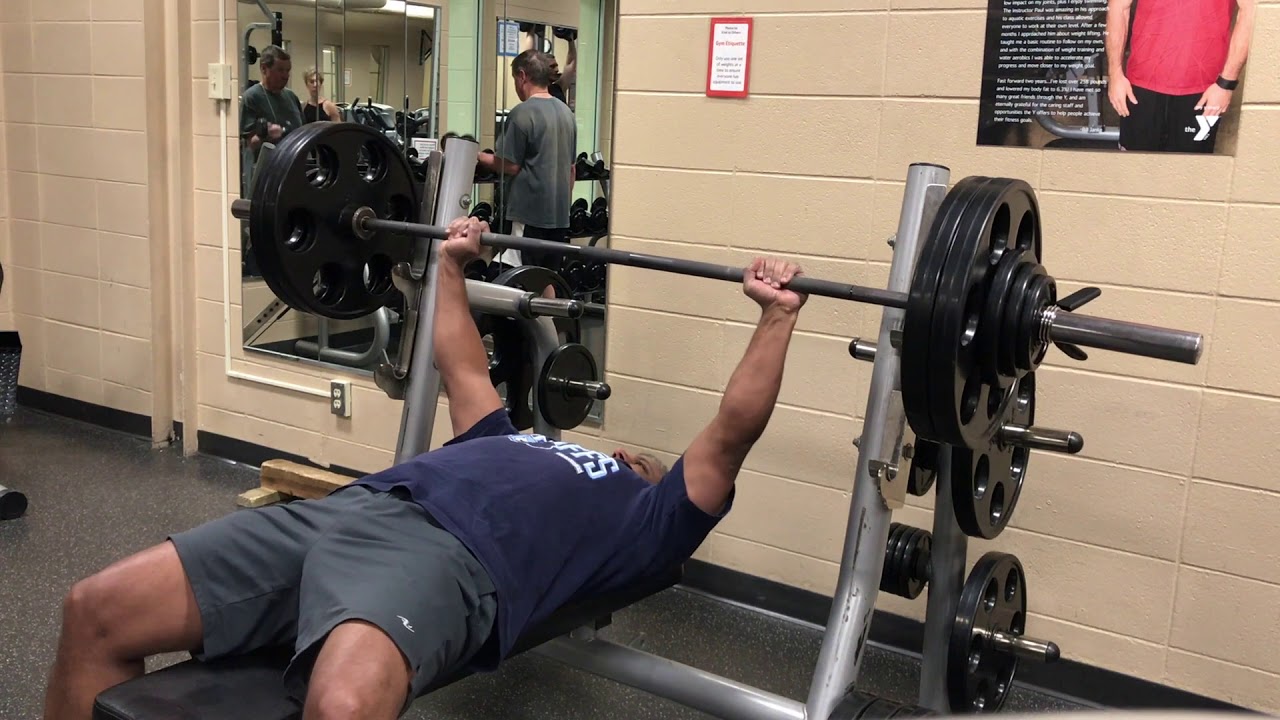 118 Kg (260 Lbs) Benchpress- 3 reps - YouTube