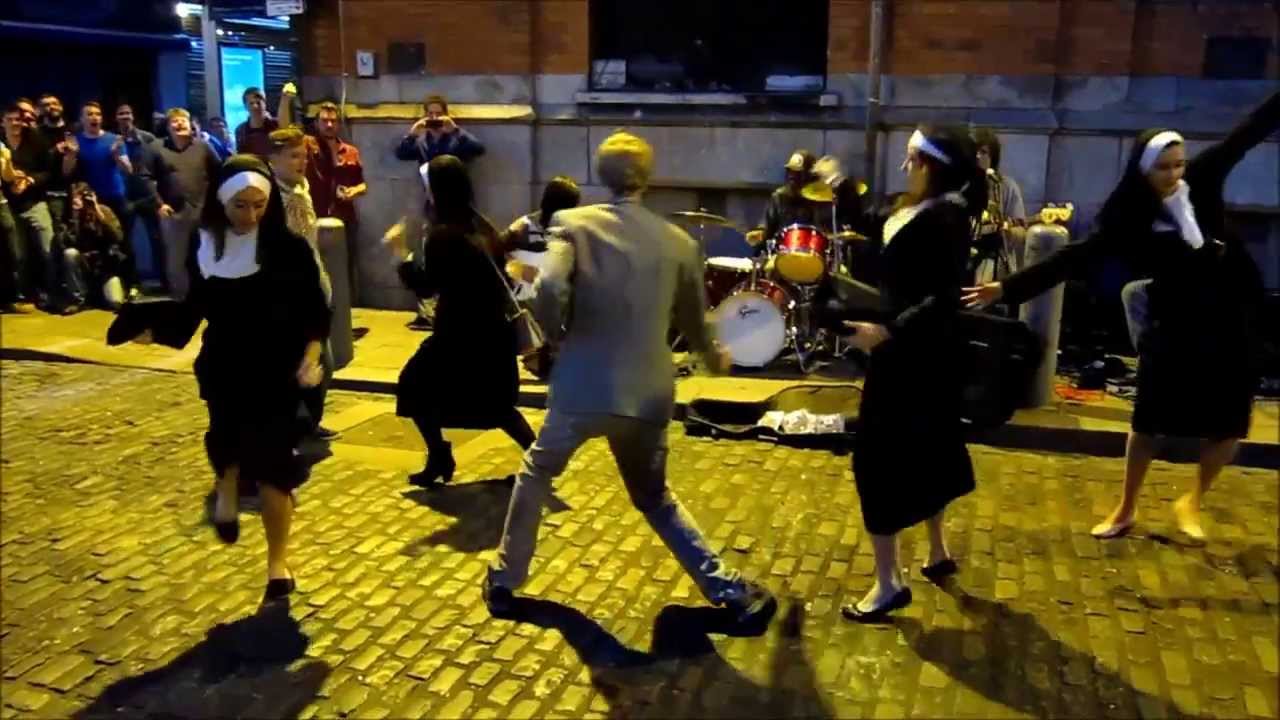 Dancing Nuns In Temple Bar (Dublin, IRELAND), 30th May 2013 - YouTube
