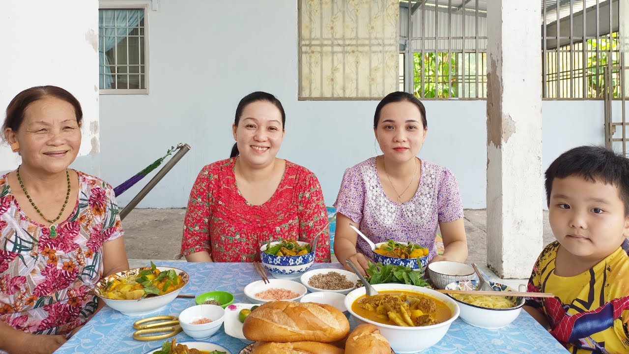 Cả nhà cùng ăn bún cari vịt khoai mì rất ngon - YouTube