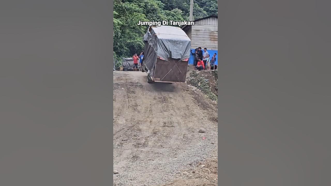 Mobil Jumping di Tanjakan Licin - YouTube
