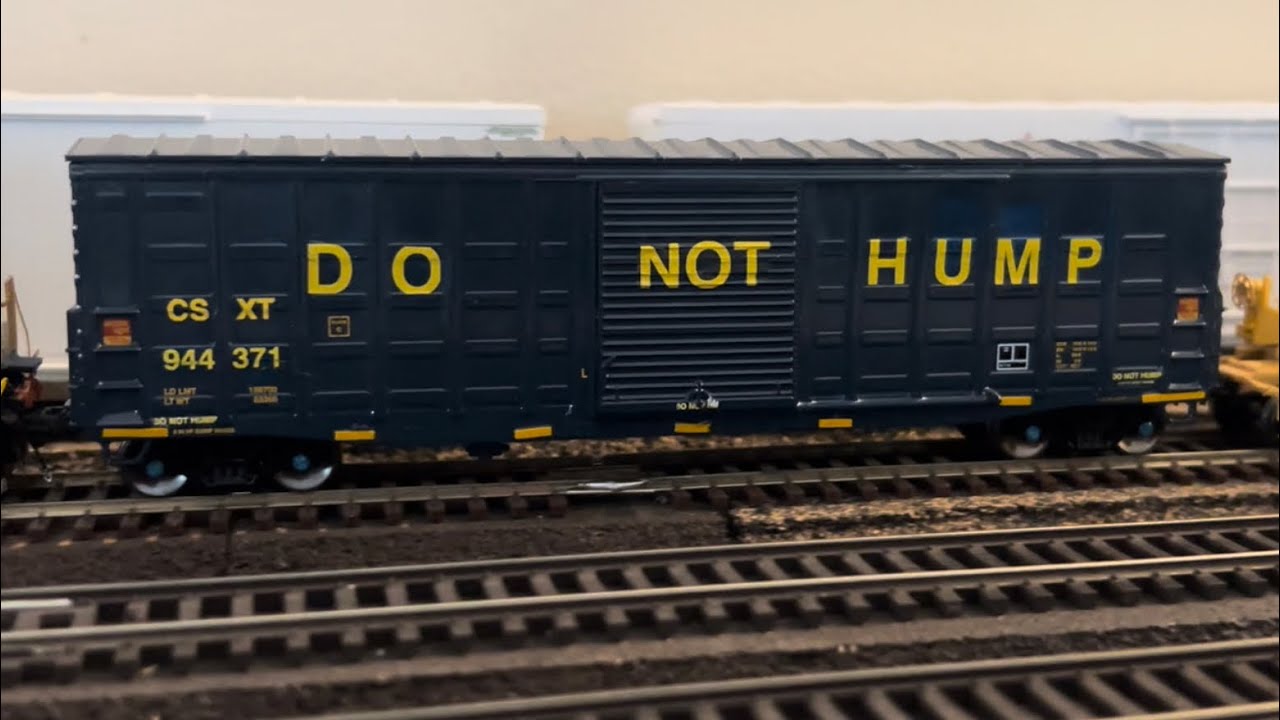 Ho Scale CSXT I031-03 Heads SB W/CSXT 5327 ES40DC Leading & 2 ET44AHs ...