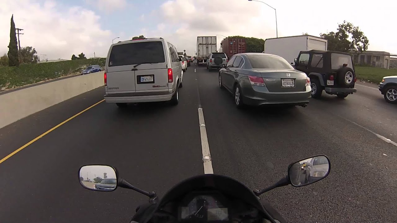 California traffic - lane-splitting on the 710 with a CBR600RR - YouTube