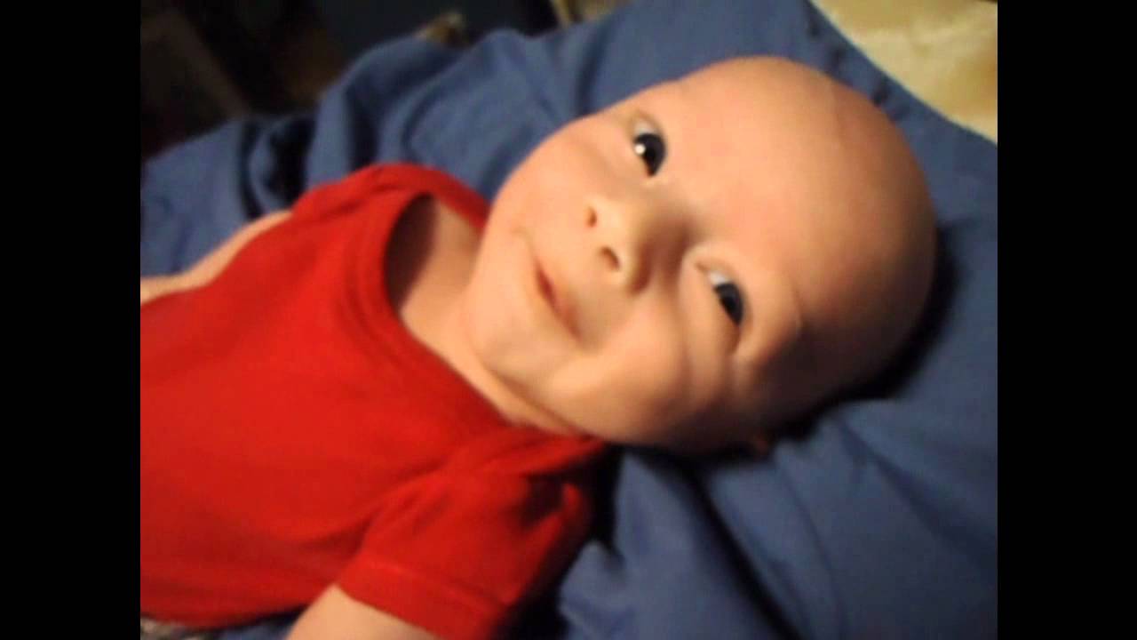 1 1/2 month old baby saying "HELLO' a must see! - YouTube