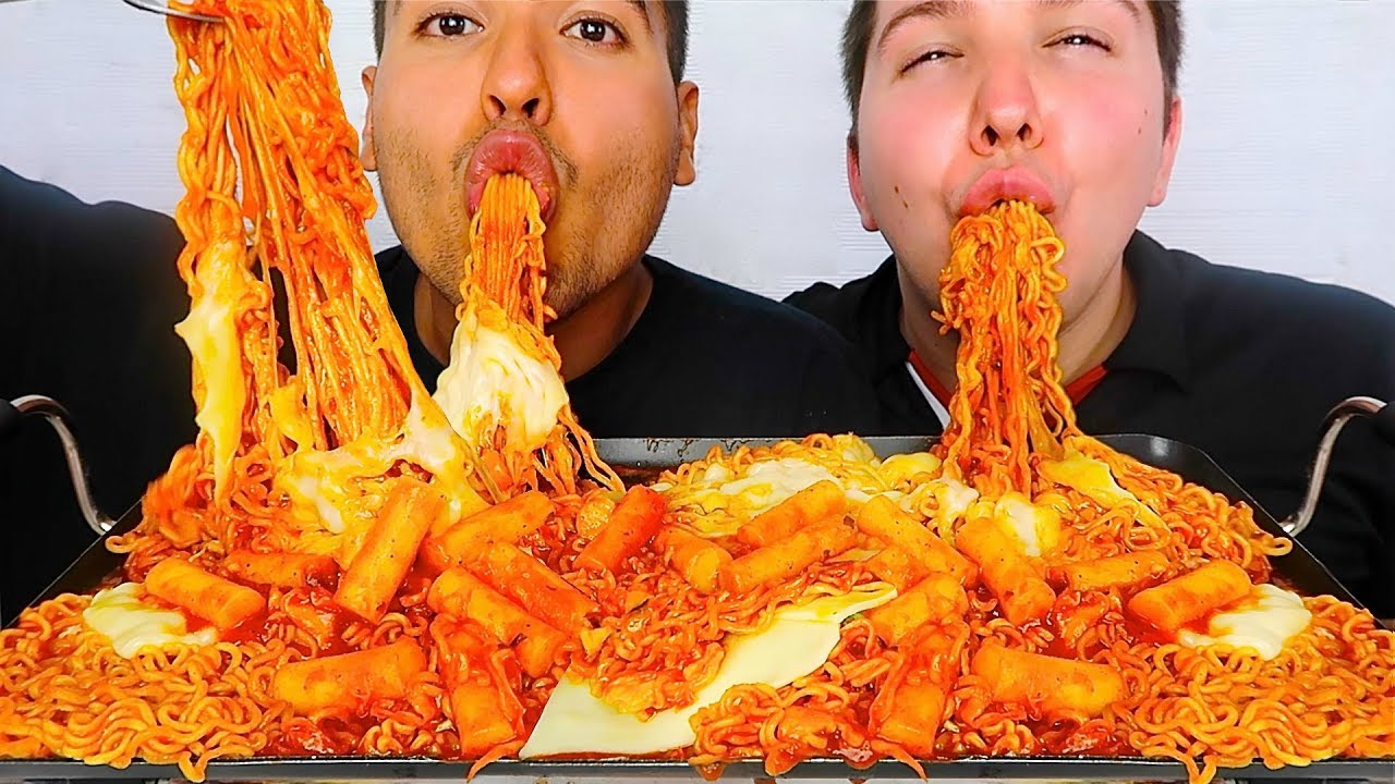 SPICY CHEESY RICE CAKES aka TTEOKBOKKI 떡볶이 먹방 • Mukbang & Recipe - YouTube
