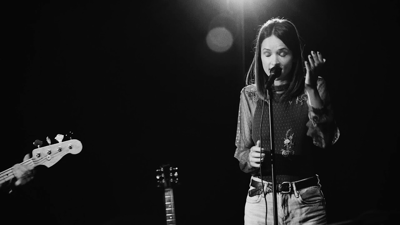 Liz Huett | "H8U" | Live From YouTube Nashville - YouTube