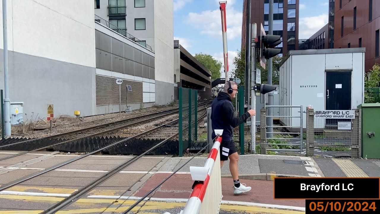 *Hangman* Brayford Level Crossing (05/10/2024) - YouTube