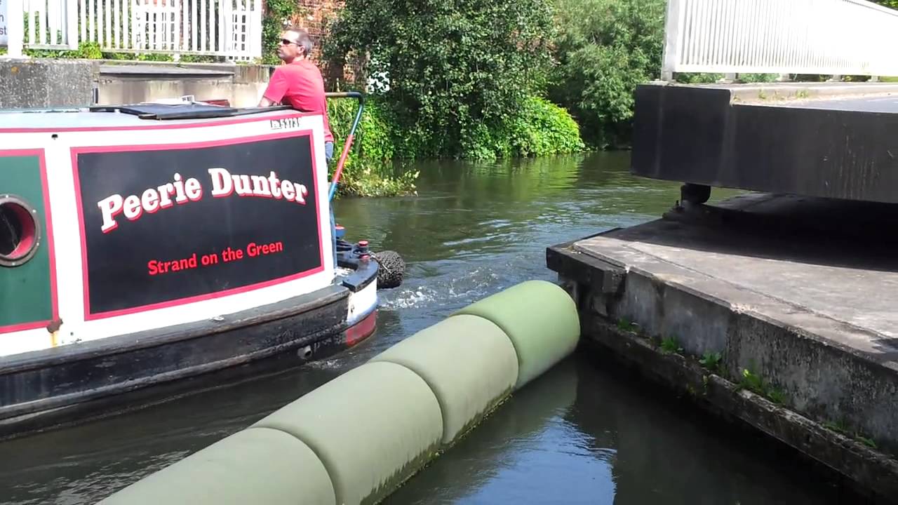 Bridge opening over the Kennet and Avon Canal - Rowbarge Pub ...