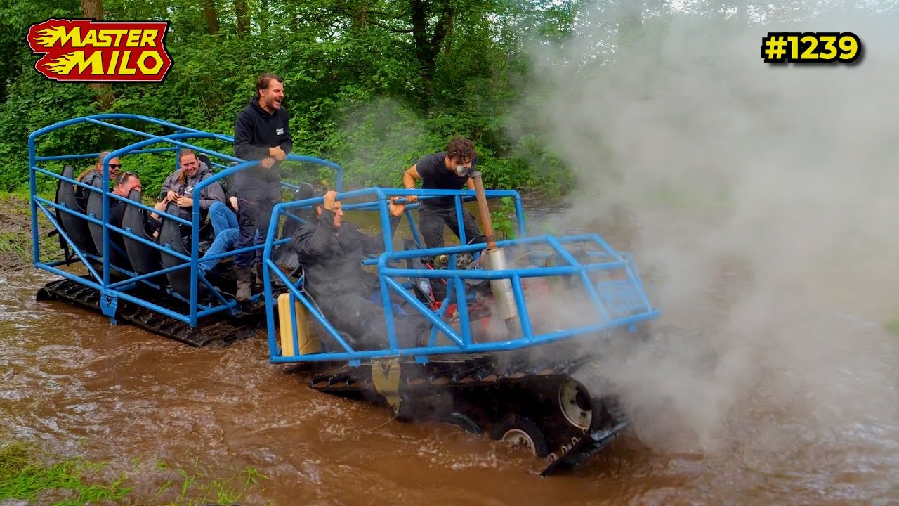 Door de modderkuil met de Volvo BV202! #1239 - YouTube