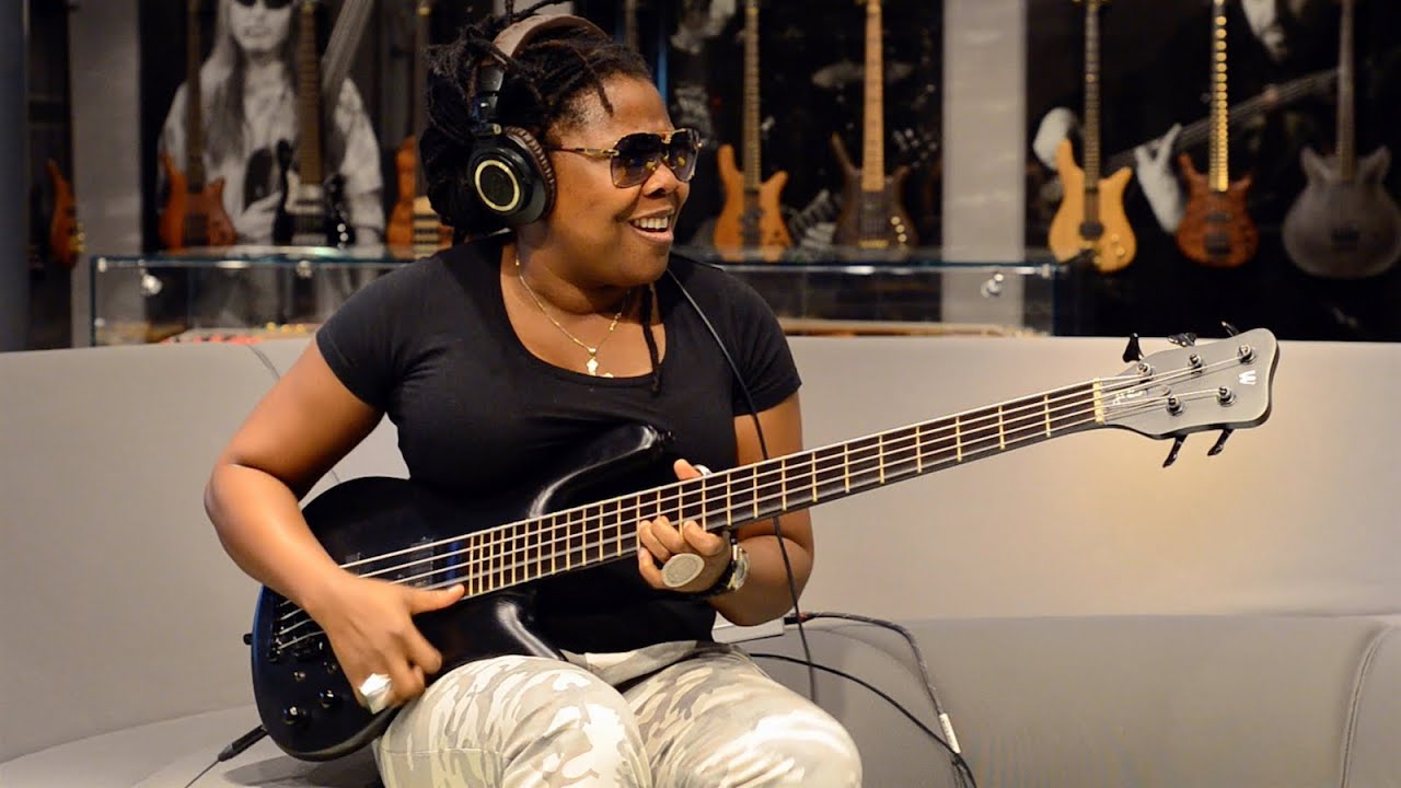 MANOU GALLO // SLAP BASS - YouTube