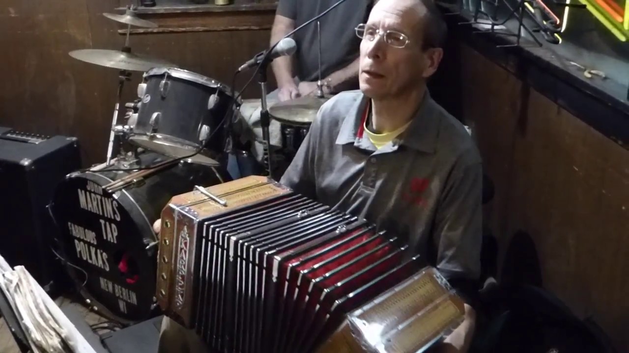 Polka Medley - Dr. Ray Adamczyk at John Martin's Tap - YouTube