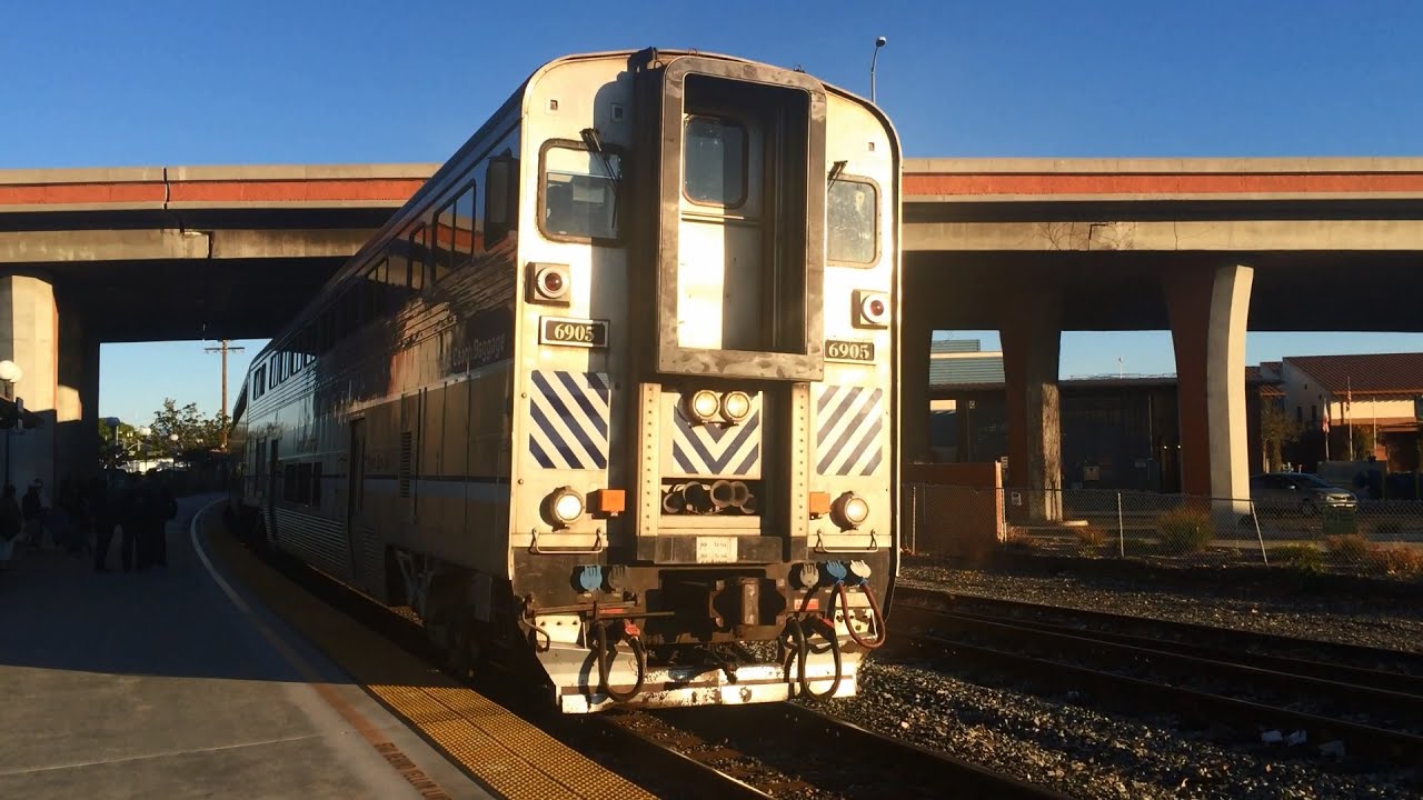 Amtrak SB Pacific Surfliner arrives at Oxnard Station (OXN) - YouTube