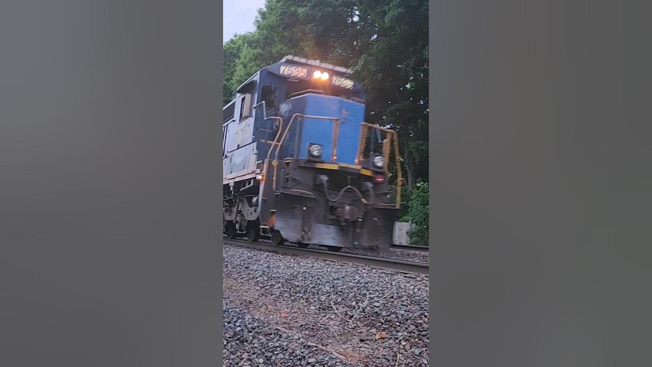 BERX C40-8 7535: GODLY horn #train #railroadphotography #railfan - YouTube