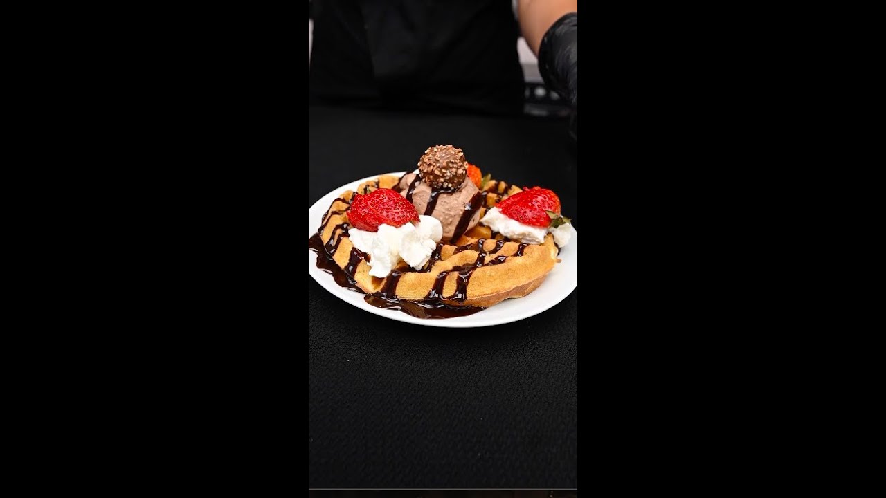 Waffles con helado de avellana - YouTube