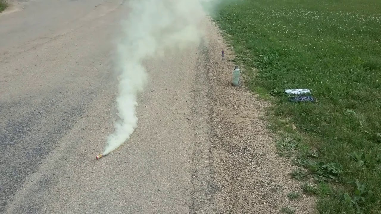 M-100 smoke cracker fireworks - YouTube