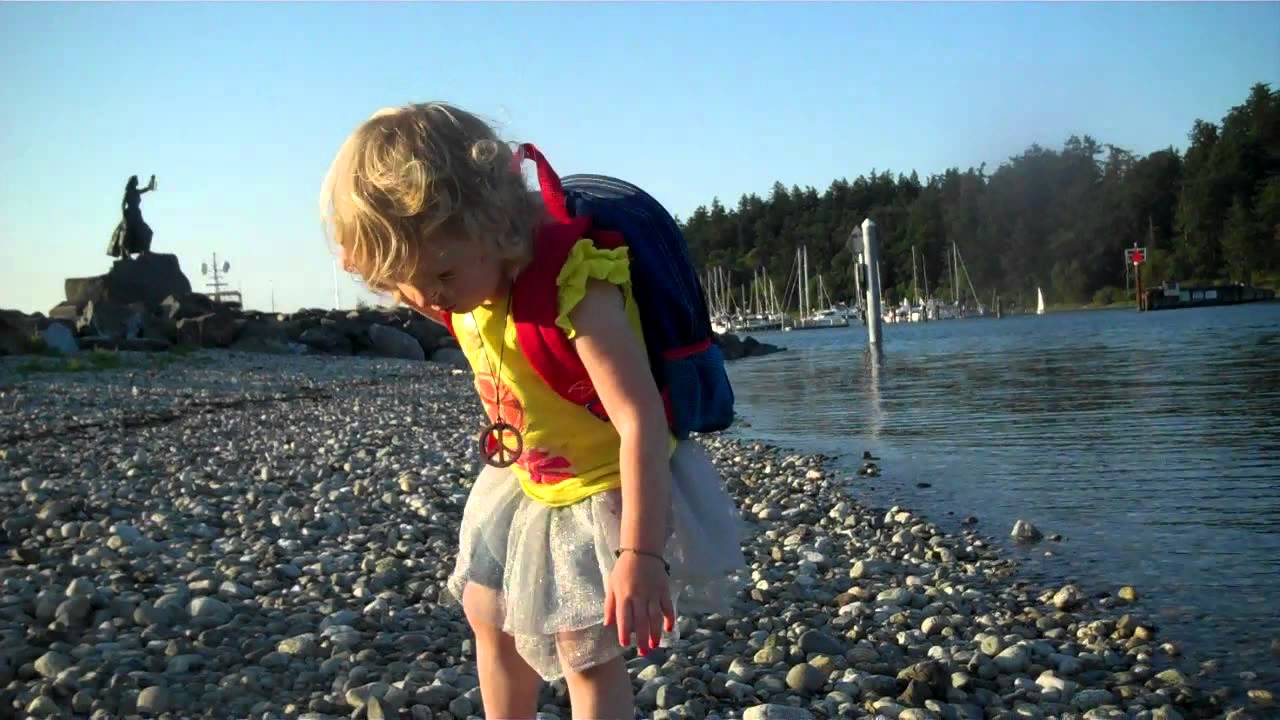 Chillin at the Beach (Bug Bite #121) - YouTube