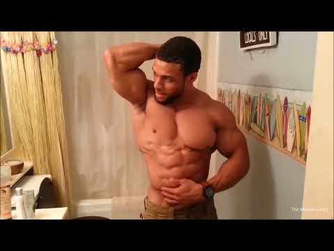 MUSCLE MEN FLEXING IN THE BATHROOM - SEXY BLACK MUSCLE WORSHIP