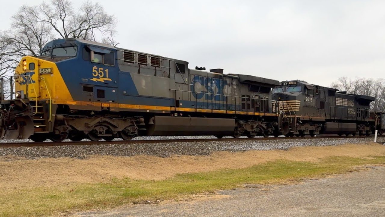 NS Dayton District-NS 179 WB with a CSX leader @ MP 197 Fairborn 12-31 ...