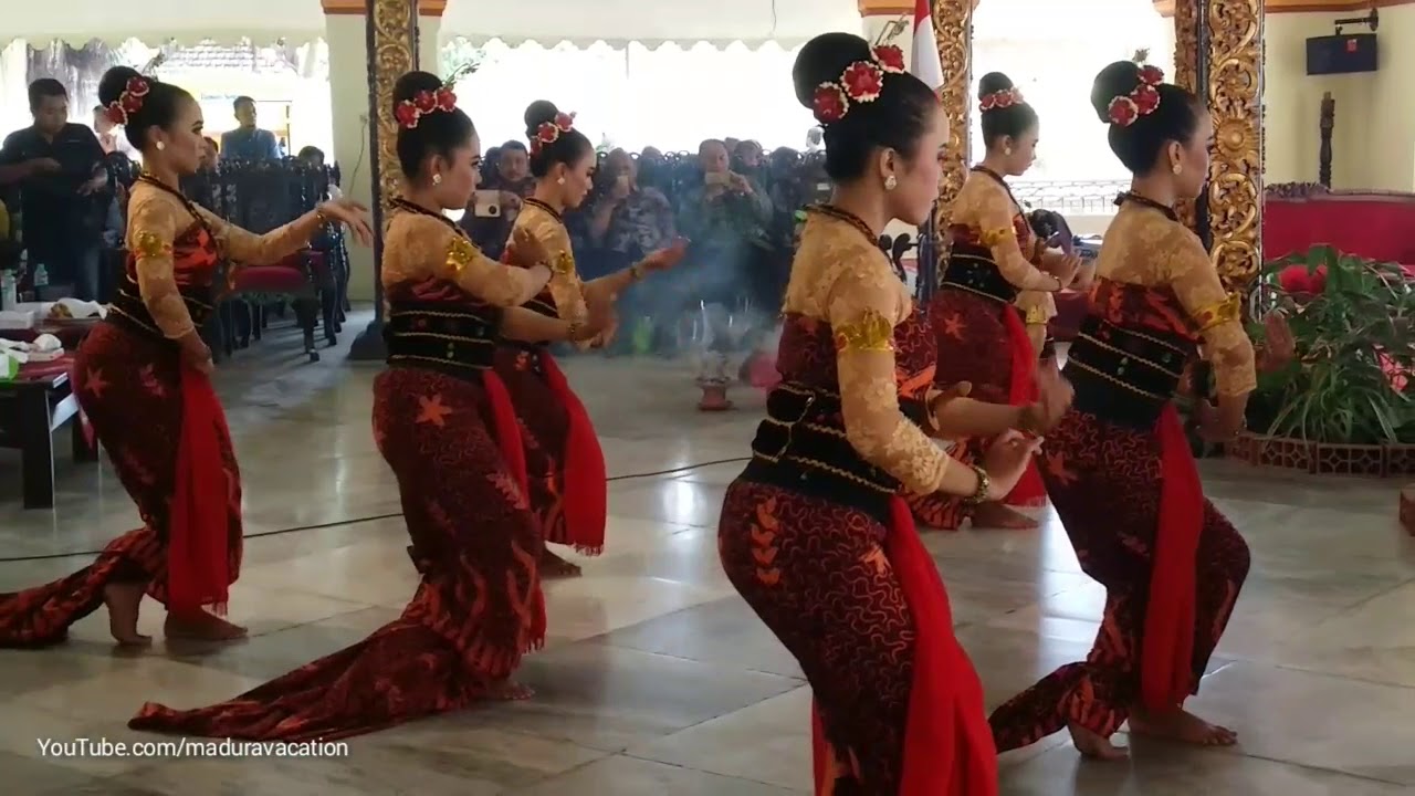 Penampilan Tari Keris di Pendopo Agung Keraton Sumenep - YouTube