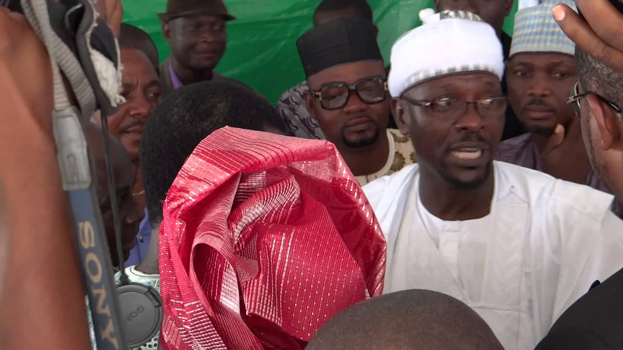 Sheik Buari exchange pleasantries with Prophet Kasali - YouTube