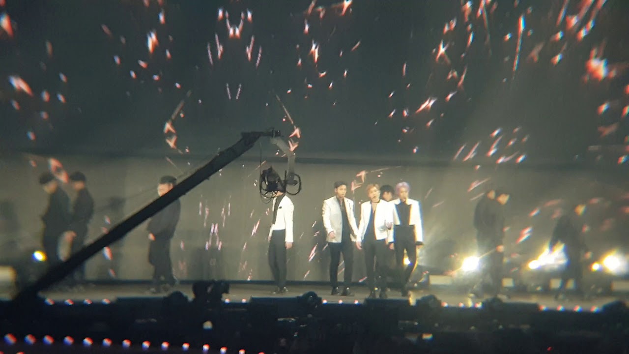 2018 AAA 뉴이스트W - YouTube