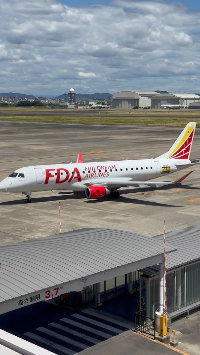 【名古屋空港】FDA 12号機の旋回 #名古屋空港#空港 #飛行機 #fda#エンブラエル#e175 - YouTube