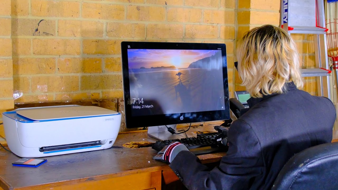 Angry Office Man Smashes HP All-in-One Computer - YouTube