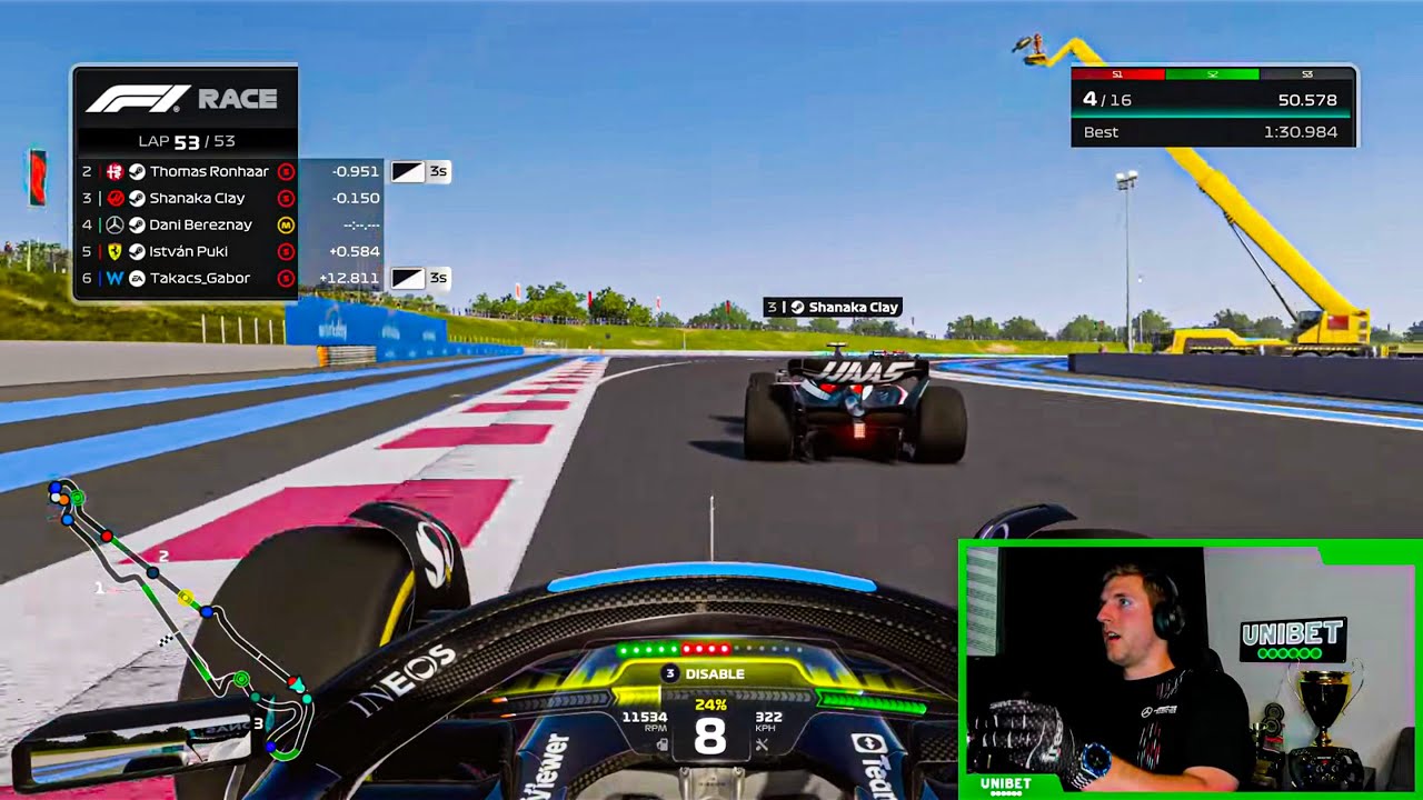 AROUND THE OUTSIDE 👏 Dani Bereznay's EPIC overtake on Shanaka Clay ...